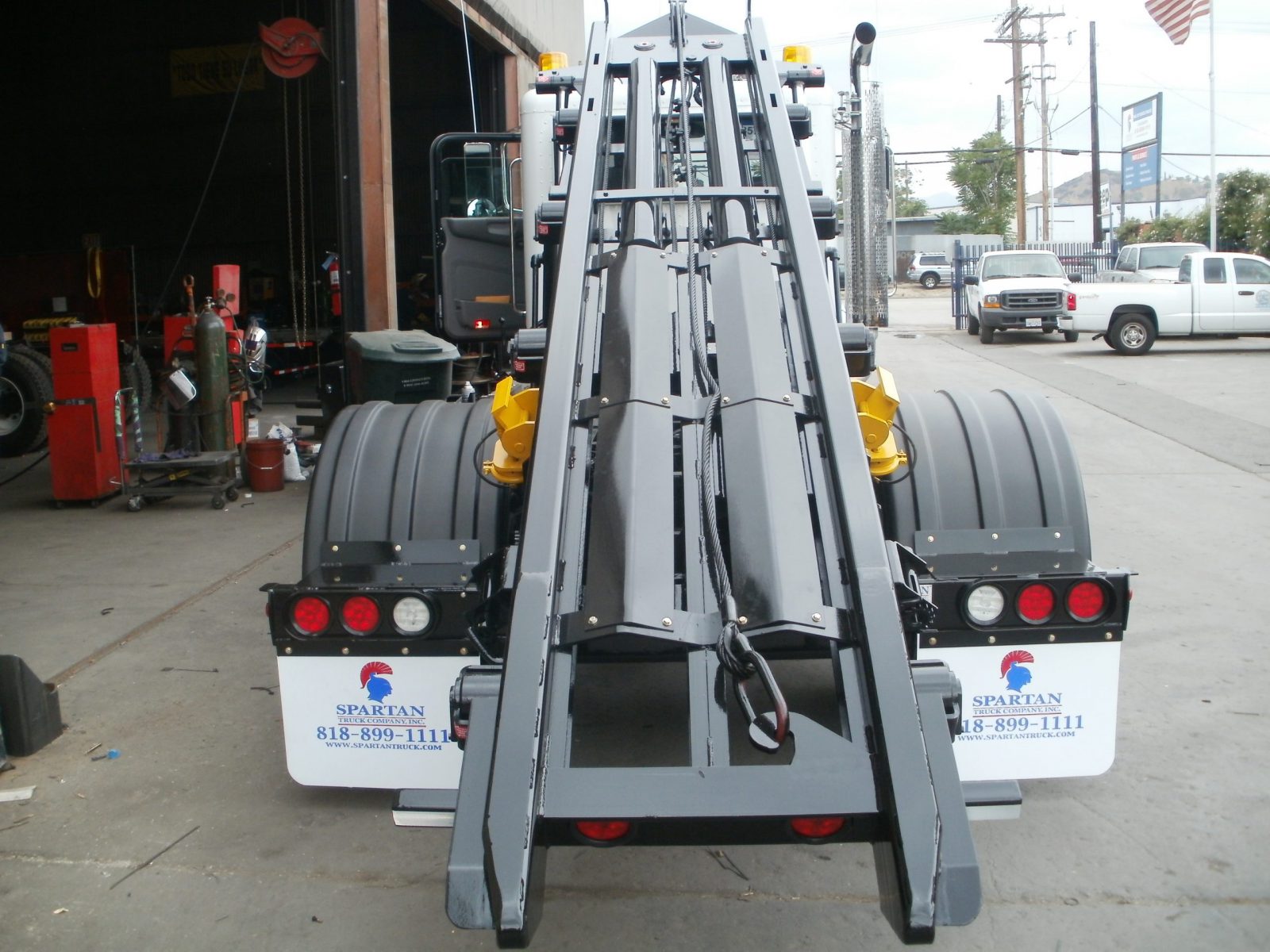 SRO30 SC Roll Off Hoist Gallery - Spartan Truck Company